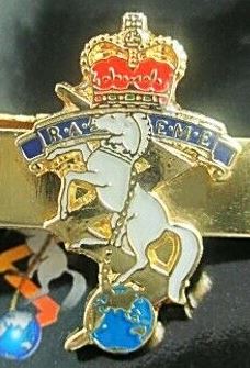 Jewellery: RAEME Badge Tie Bar